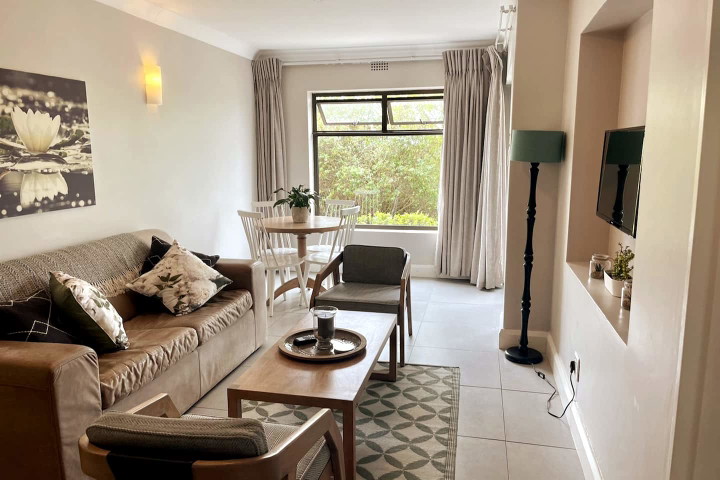 Cozy Valley-view Getaway | Pool & Tennis - Plettenberg Bay