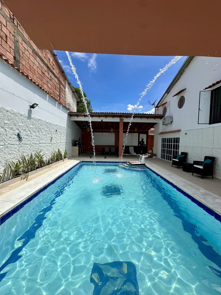Casa Familiar Santa Cruz Piscina Cascada Cine Bbq - Melgar