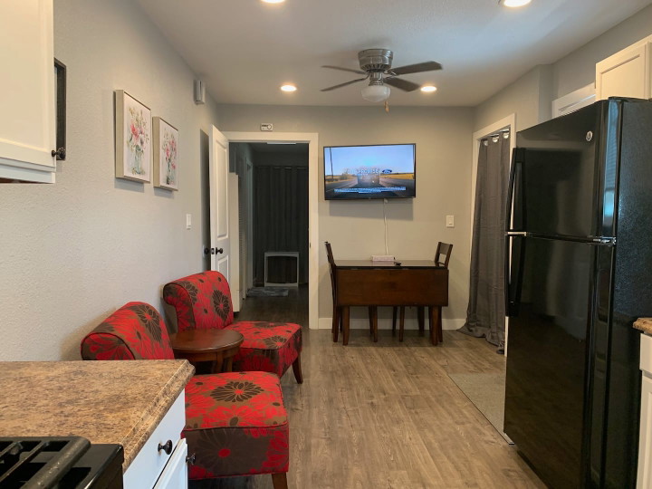 Beautiful 2 Bed/1bath Suite Close To Stanford - Palo Alto, CA
