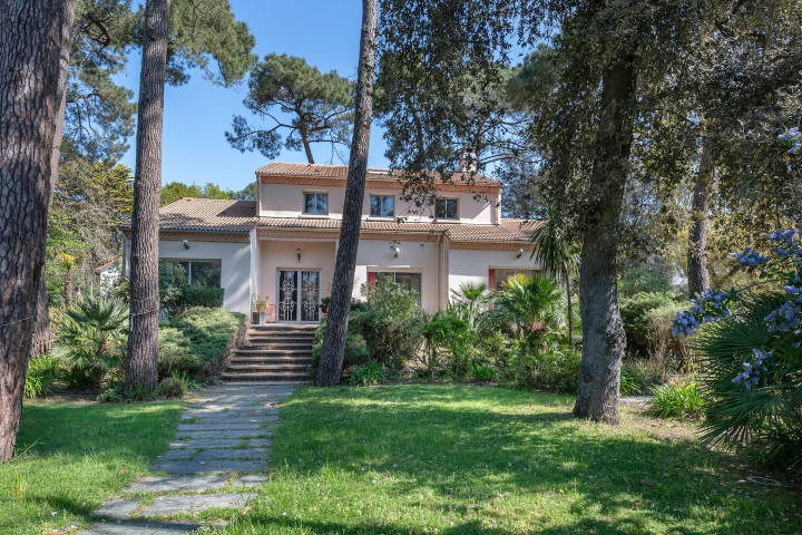 Villa For 15 With Jacuzzi, Walk Everywhere - Saint-Brevin-les-Pins