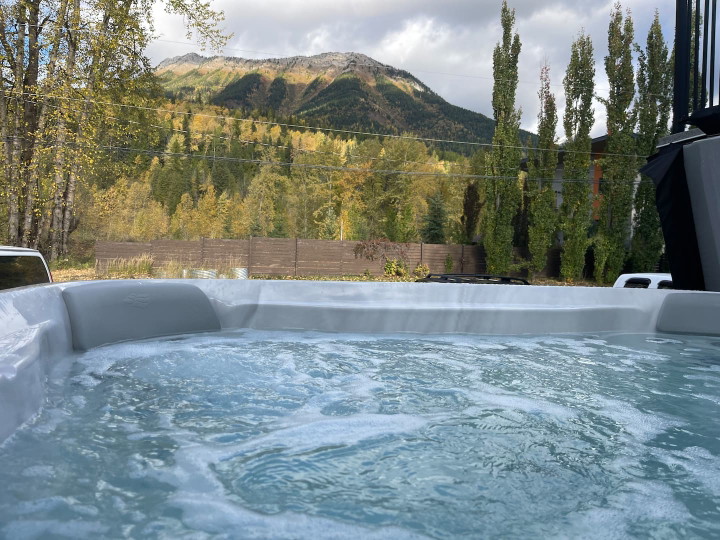Hot Tub | 4 Bedroom | 2 Living Rooms | 3 Bathrooms - Fernie