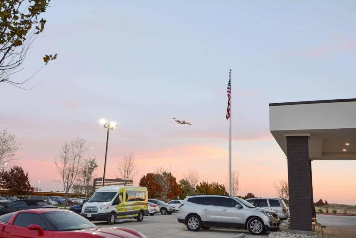Six Minutes To Dfw | Free Breakfast & Parking - Grapevine, TX