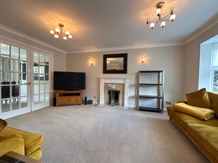 Spacious 4 Bed Home | Romford Ctr | Elizabeth Line - Brentwood