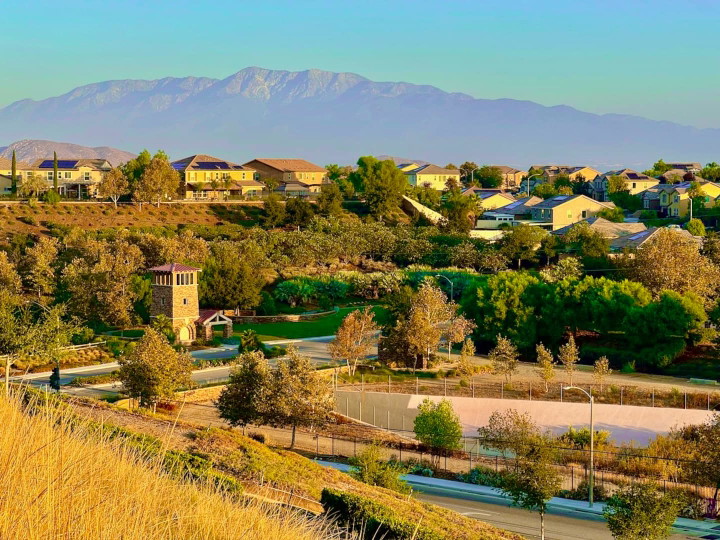 Rare New Build 5br Epic Views & Luxury! Near Ucr - Moreno Valley, CA
