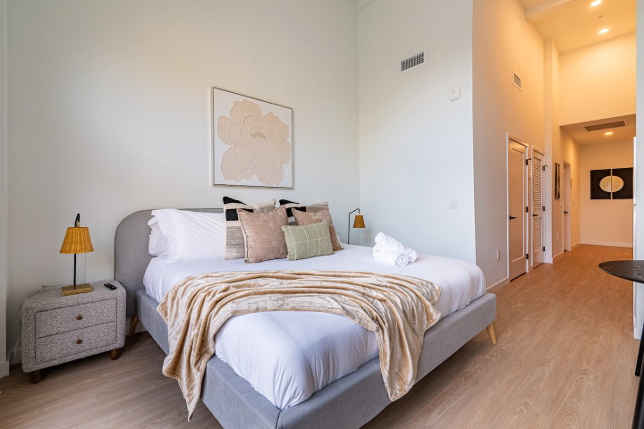 Modern King Studio｜pool & Spa｜smart 4k Tv - Pomona, CA