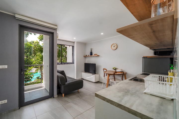 Modern Condo With Rooftop Pool, Gym & 5* Location - Phuket