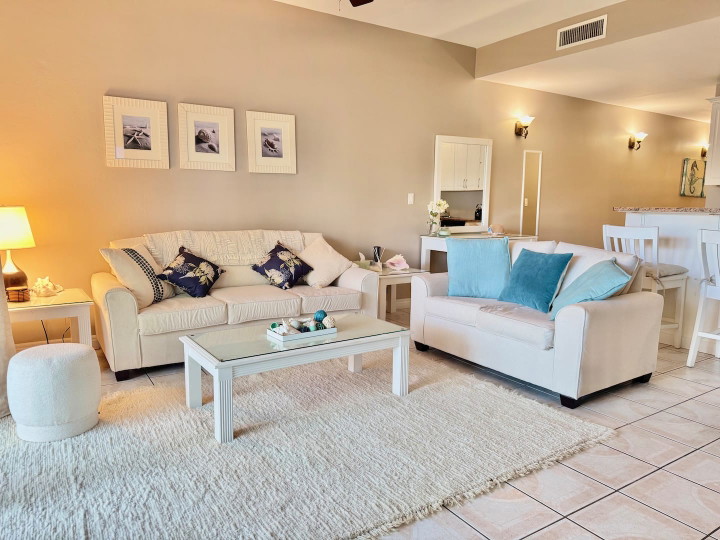 Turtle Cove Beautiful 2 Bedroom Apartment - Turks and Caicos Islands