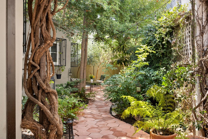 1 Bed 1 Bath/weho/private Backyard/dogs Ok - Los Angeles