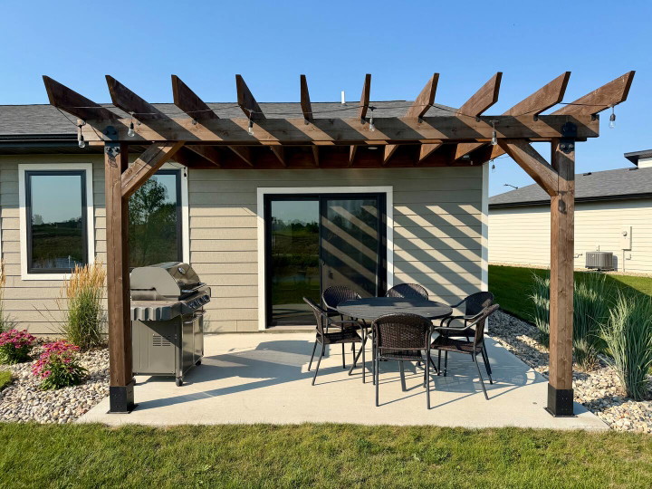 Fox Run Retreat + Ev Charger + Pond View - Brookings, SD