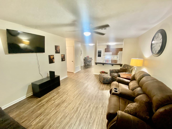 Apt A - Location, Comfort, Close To Stadiums/i-10 - Florida