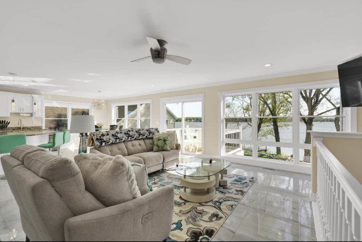 Luxury, Modern 2-bedroom Water Front Apartment! - Bel Air
