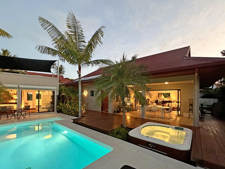 Maison 4 Chambres Piscine Et Spa - Nouméa