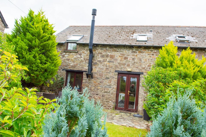 Cheerful 2 Bedroom Cottage With Log Burner - Clovelly