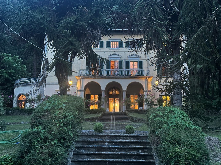 Large, Exclusive Historical Villa, Up To 40 - Abetone