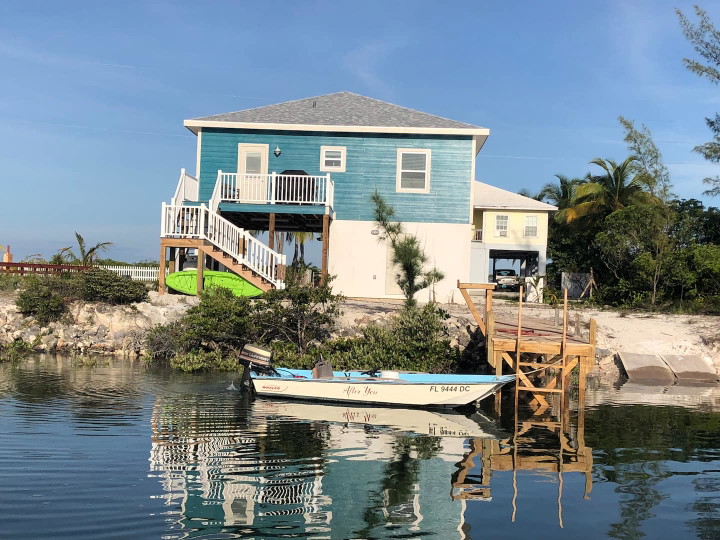 Superbe Bord De Mer à Casuarina Point Avec Quai Et Bateau - Bahamas