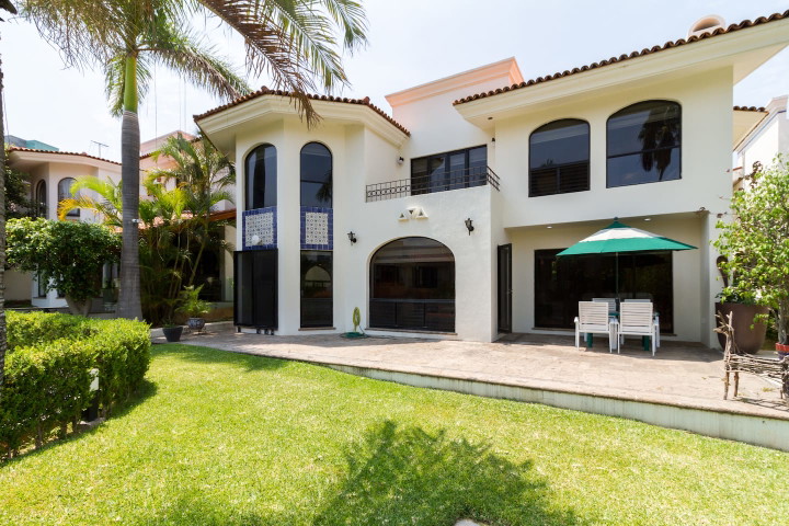 House In The Best Area Of Guadalajara - Guadalajara