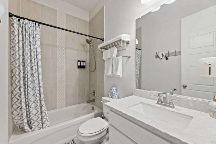Mckinney Jacuzzi Retreat: 3br, Fireplace, Bbq - Allen, TX