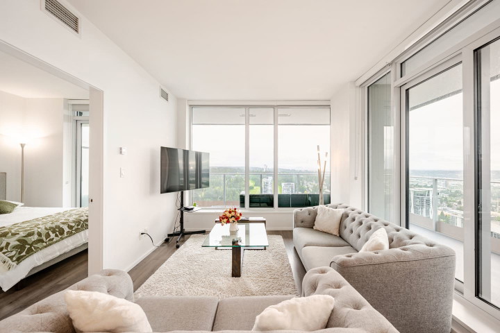 3 Bedroom/2 Bath/free Parking/skytrain Access - Burnaby