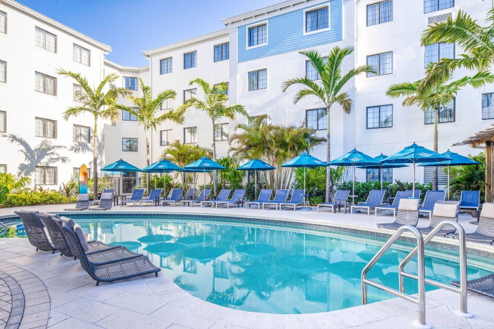 2 Comfortable Pet-friendly Suite W/ Free Breakfast - Naples, FL