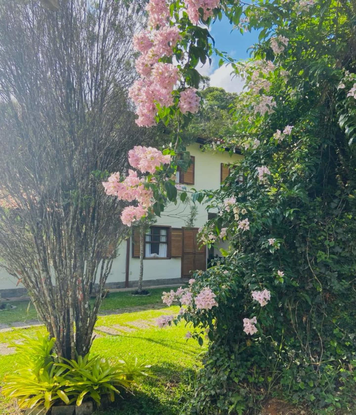 Suite With Beautiful Garden And Parking Included. - Nova Friburgo