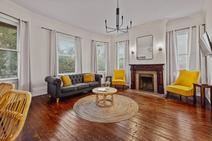 Charming 3br Near Forsyth | Walk Everywhere - Savannah, GA