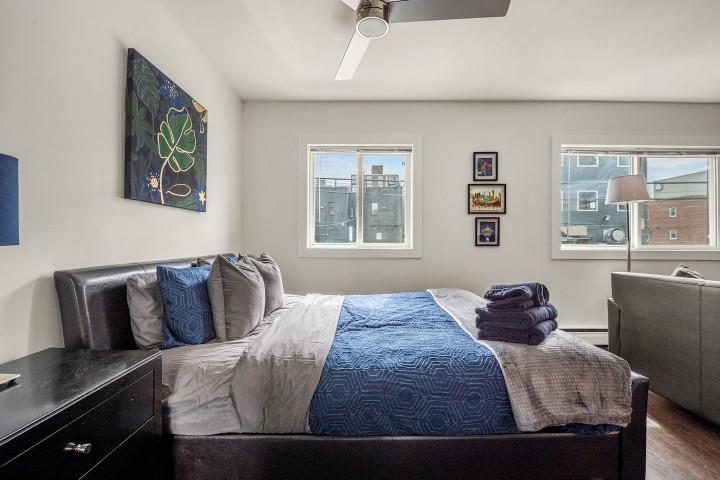 Central Studio | Walk To 17th Ave & Stampede - Calgary
