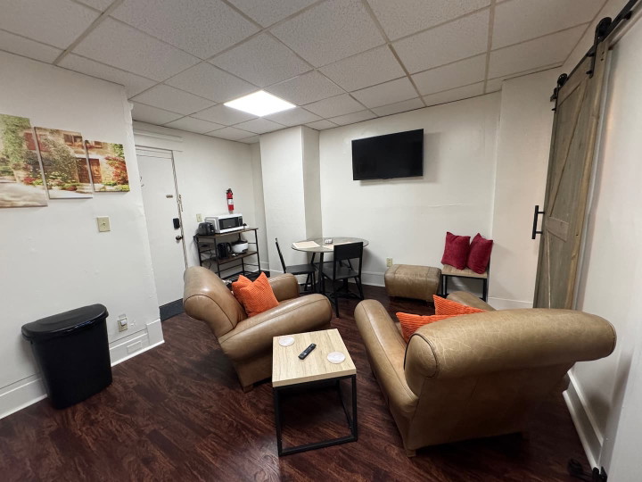 Akron University/summa Apartment - Akron, OH