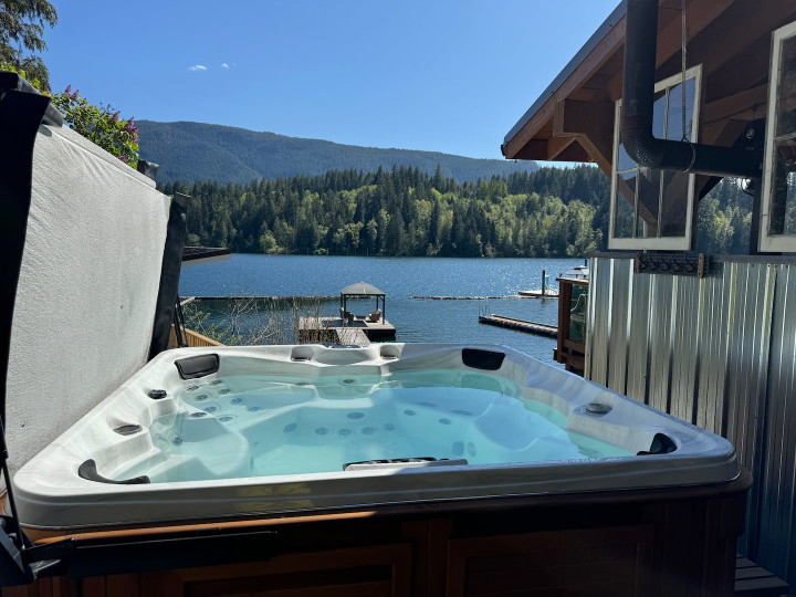 Lakes Edge Waterfront Resort - Lake Cowichan