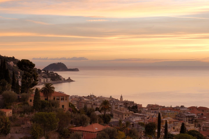 Villino Aurelia, Green, Peaceful, Seaside. Parking Space - Alassio