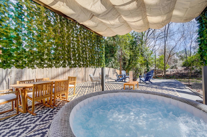 Hot Tub + Fire Pit Retreat Near Uptown Charlotte - Charlotte, NC