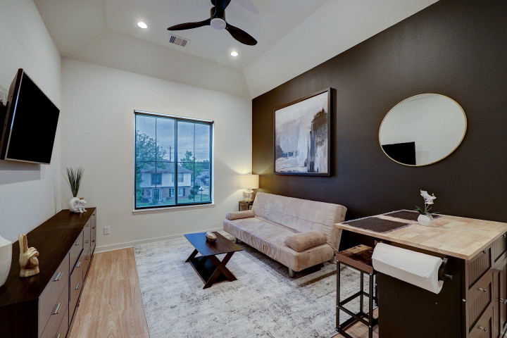 Downtown Boutique Bungalow - Houston, TX