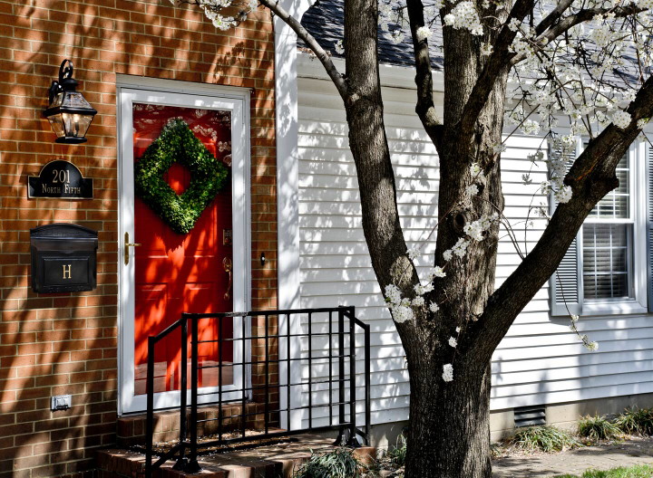 Luxurious 2 Bd/2 Ba W/ Private Courtyard & Garage - Bardstown, KY