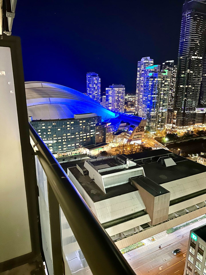 Core Downtown Condo- Rogers Centre View - Sleeps 4 - Toronto