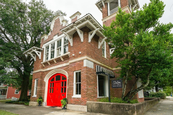 Beautiful Historic Firehouse Suite - Wilmington, NC