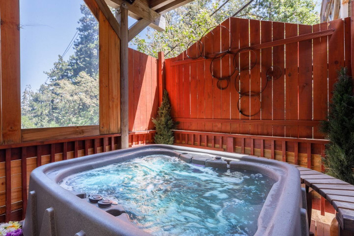 Peaceful Mountain Retreat - San Bernardino, CA