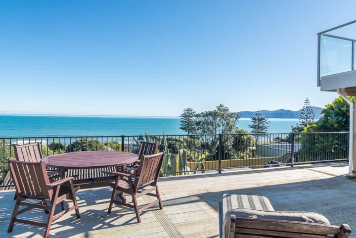 Raumati South - Doug & Jan's Secret Hideaway - New Zealand
