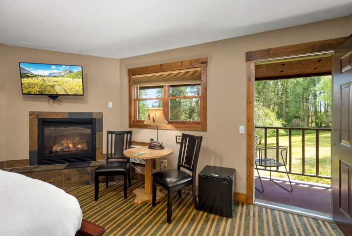 Standard King Room W/ Fireplace & Balcony - Whitefish, MT
