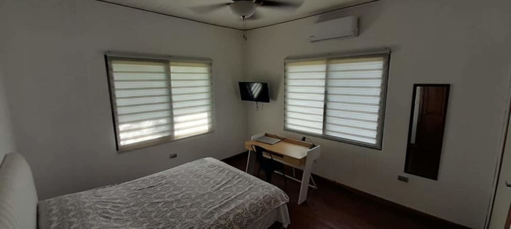 A Centrally-located House, Beautiful Garden, Safe Area - Honduras