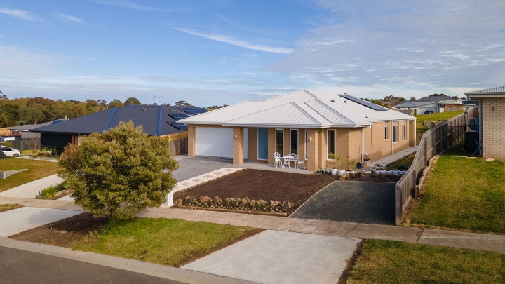 Coast And Canopy: The Perfect Spot To Slow Down - Bairnsdale