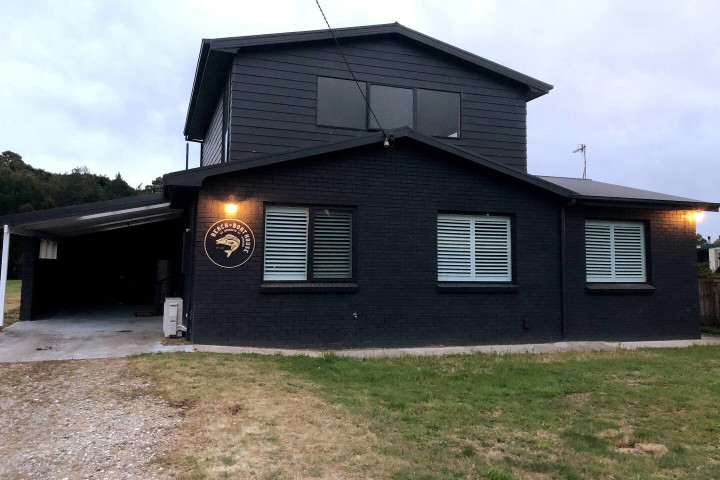 Strahan Beach + Boat House - Strahan