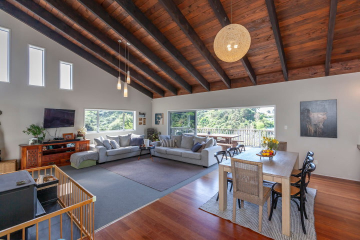 Home Amongst The Native Bush - Paraparaumu