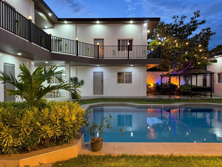 Jm Villa Grande C10 (10bdr 1livingr Bbq House 20pax) - Ángeles