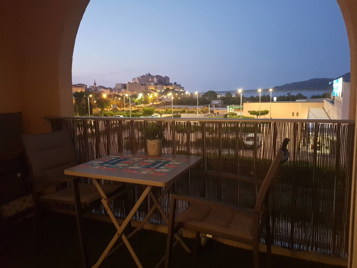 Joli Appartement Avec Balcon Face à La Mer. - Calvi