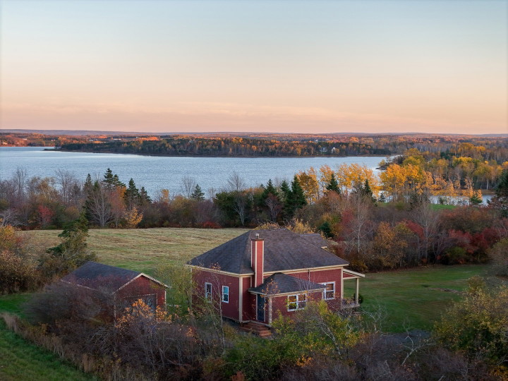 Ocean & Harbour View House Near Mahoneys Beach - Nova Scotia