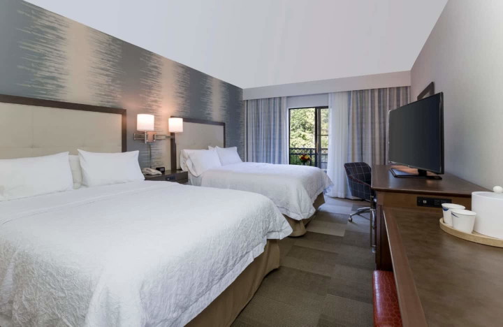 Stylish 2 Queen Room W/ Breakfast - Santa Barbara, CA