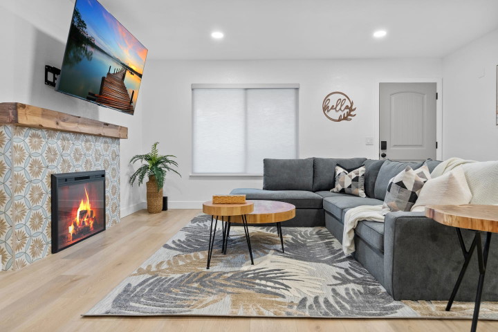 Modern Home 6 Min To Ont Airport - Rancho Cucamonga, CA