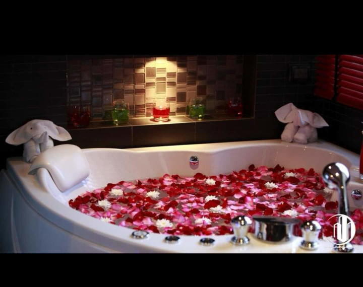 L01 Bangla Suites, Private Jacuzzi, Rooftop Pool - Patong Beach