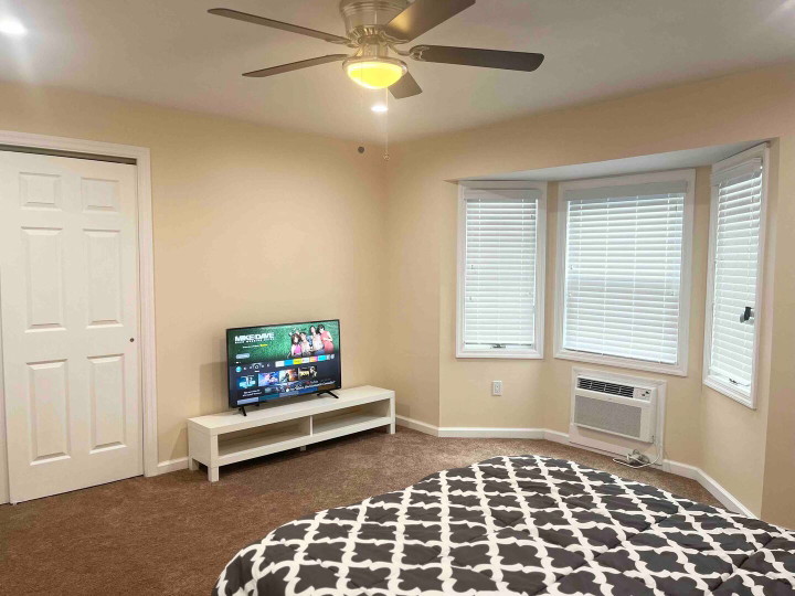 A Room For Working Professionals - Medford, NY