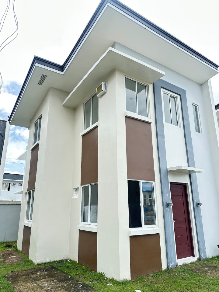 Cozy 2br House W/ Pool View Steps From Clubhouse - Bago City