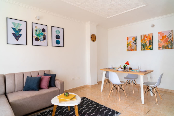 Spacious And Safe Home With Garage Near Alamedas - Kolumbien